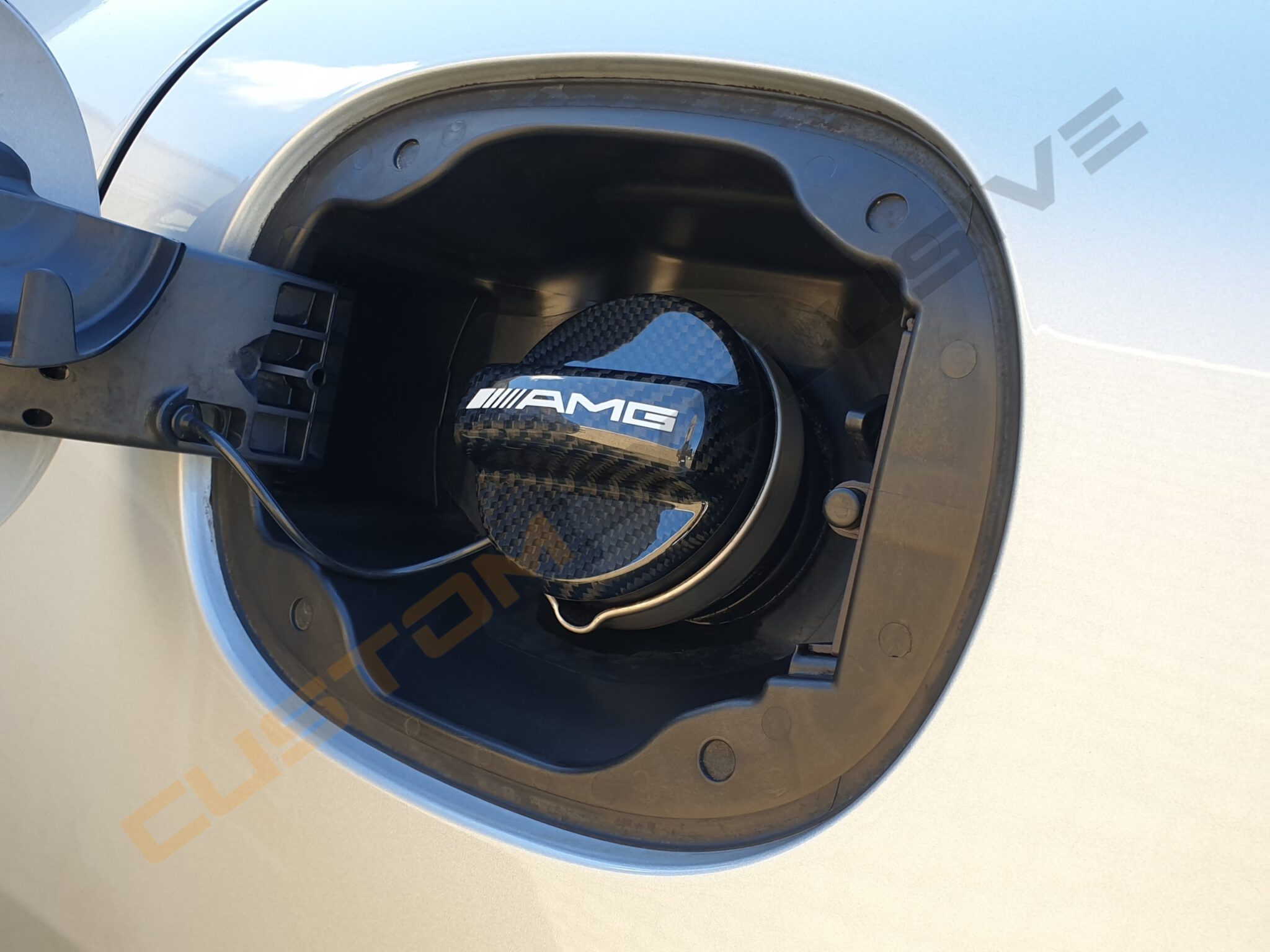 Mercedes AMG carbon fiber tankdop – Custom Exclusive